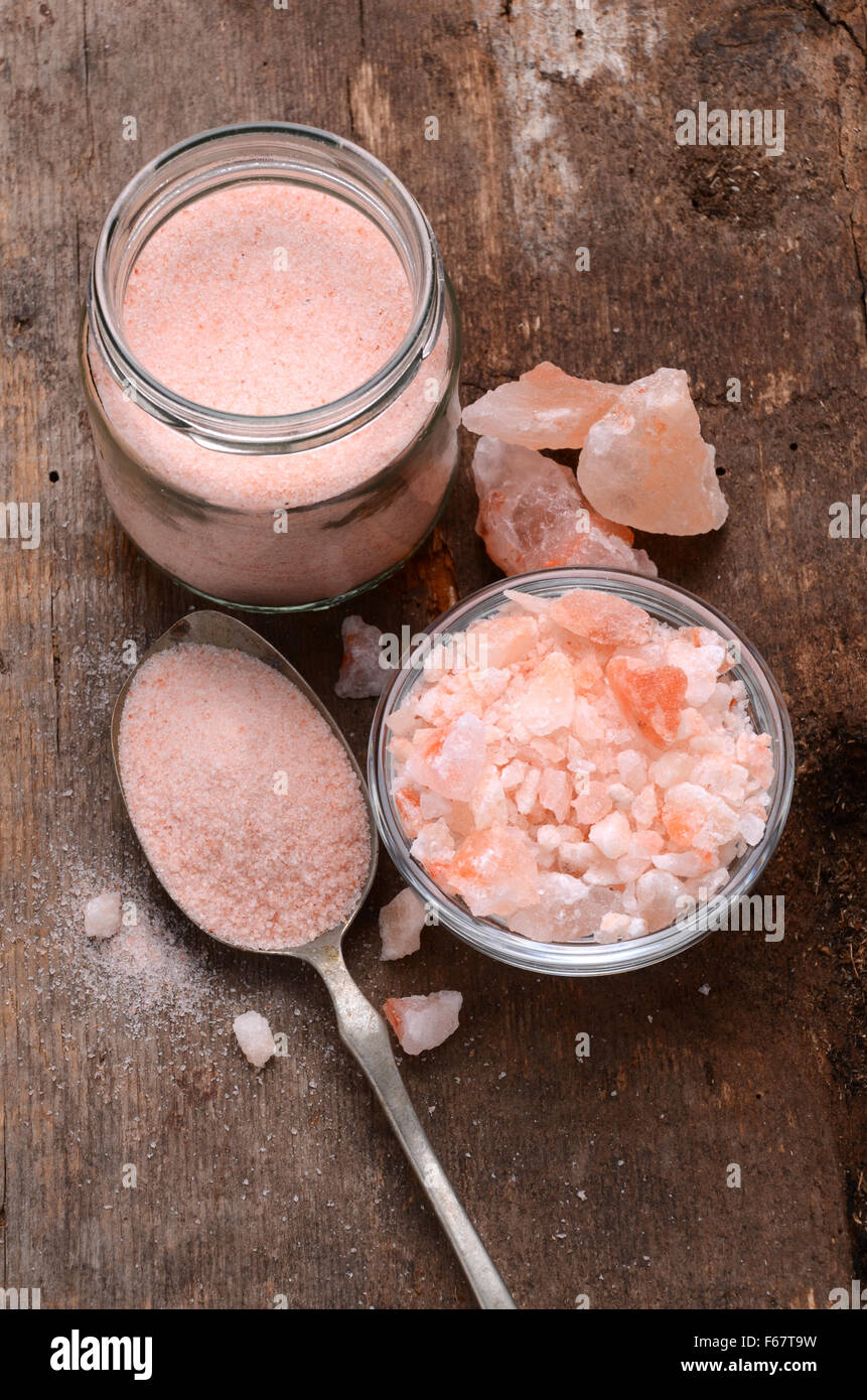 Himalayan pink crystal salt high resolution image Stock Photo - Alamy