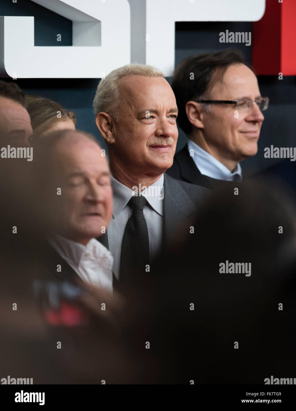 Berlin, Germany. 13th Nov, 2015. US actress Tom Hanks (C) arrives at the premiere of the film ...