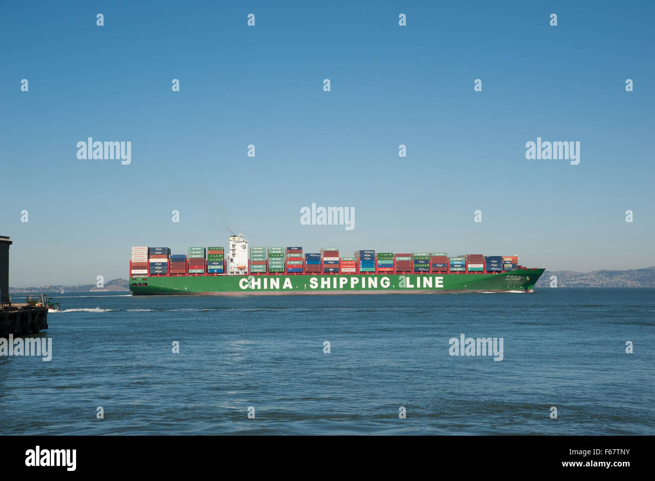 China shipping container ship hi-res stock photography and images - Alamy