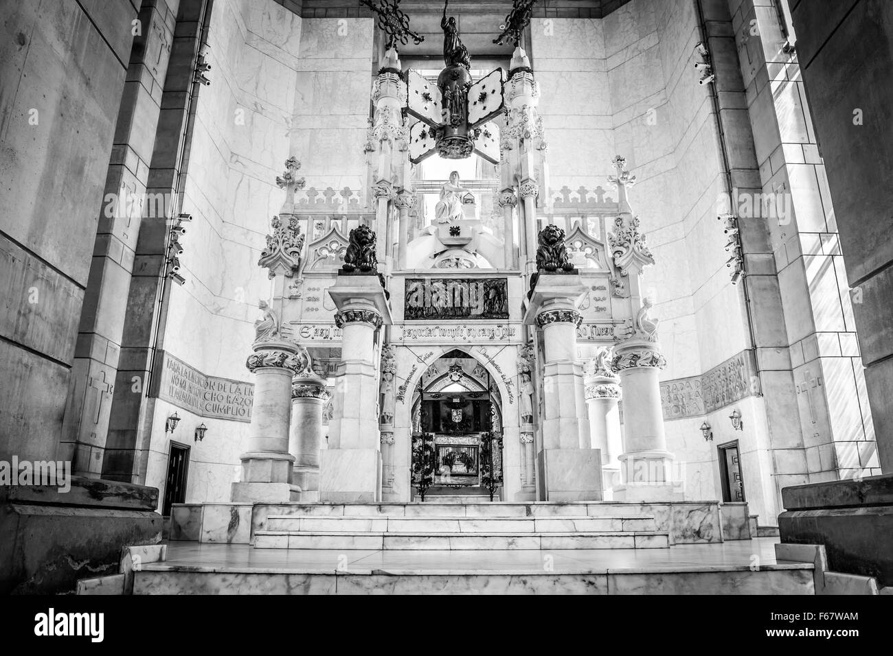Sarcophagus of Christopher Columbus in Santo Domingo lighthouse ...
