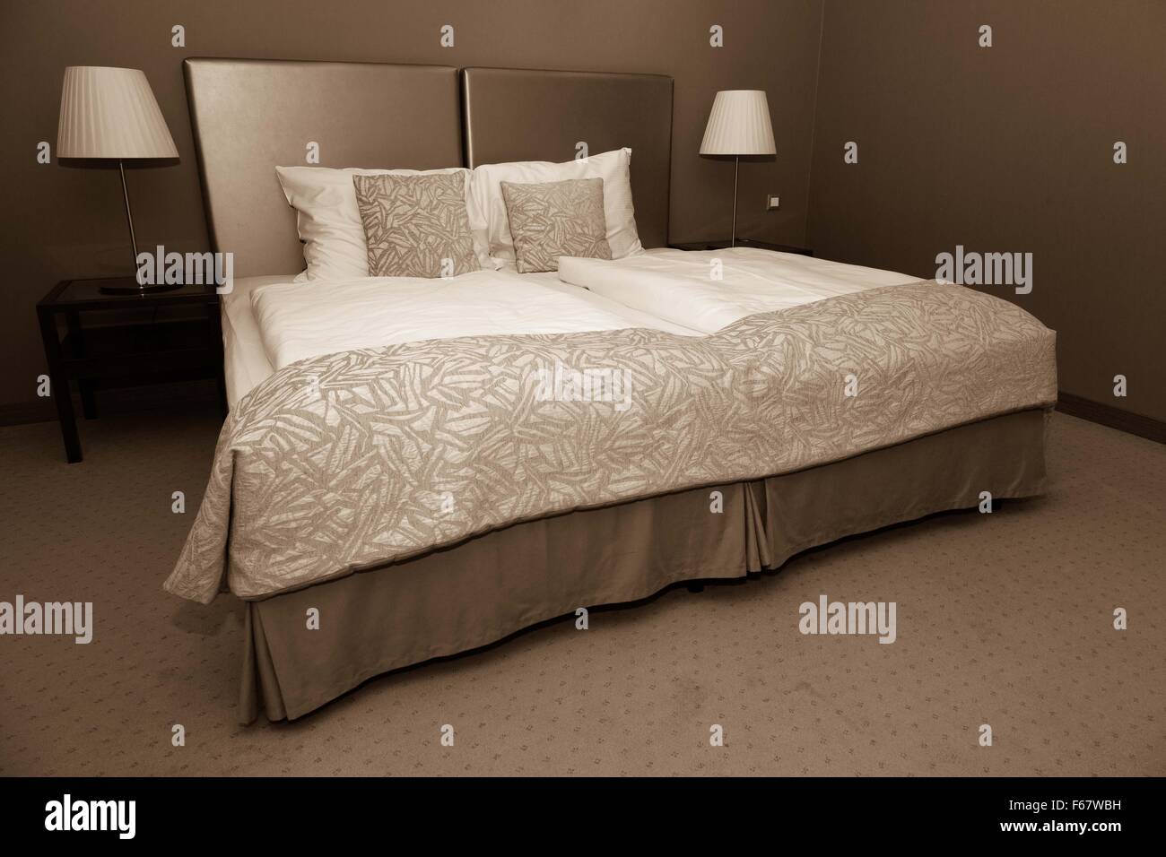 Double bed room in luxury suite Stock Photo - Alamy