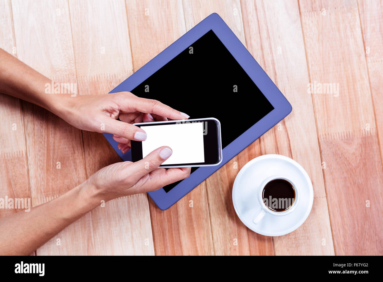 Businesswoman using her smartphone on desk Stock Photo - Alamy