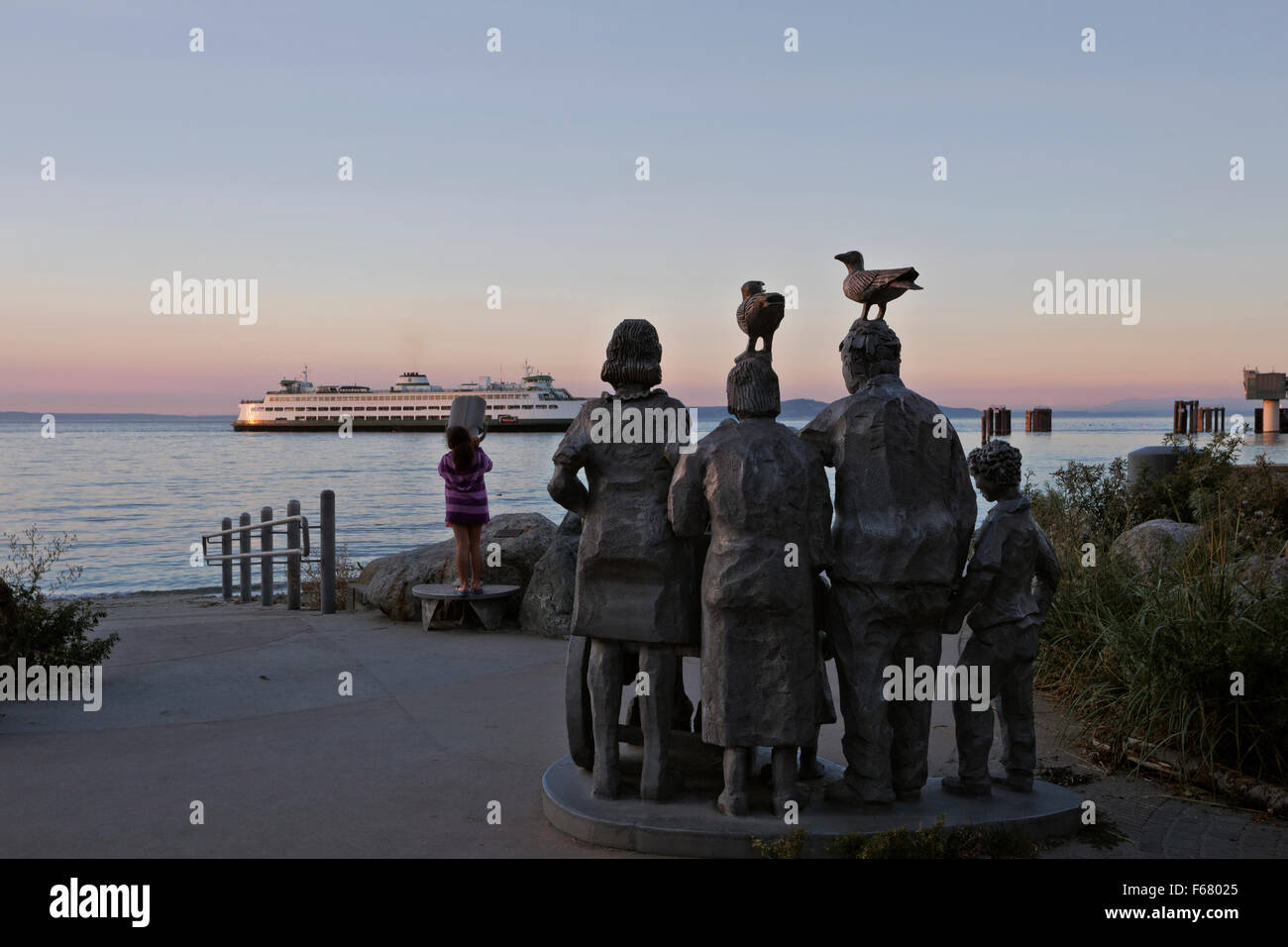 WASHINGTON - Sculpture on the Edmonds Waterfront depicts a family ...