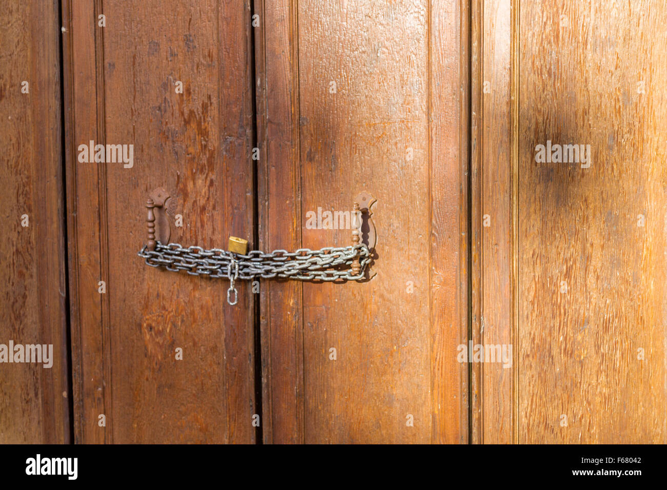 Old Wooden Door Closed Chain High Resolution Stock Photography and ...