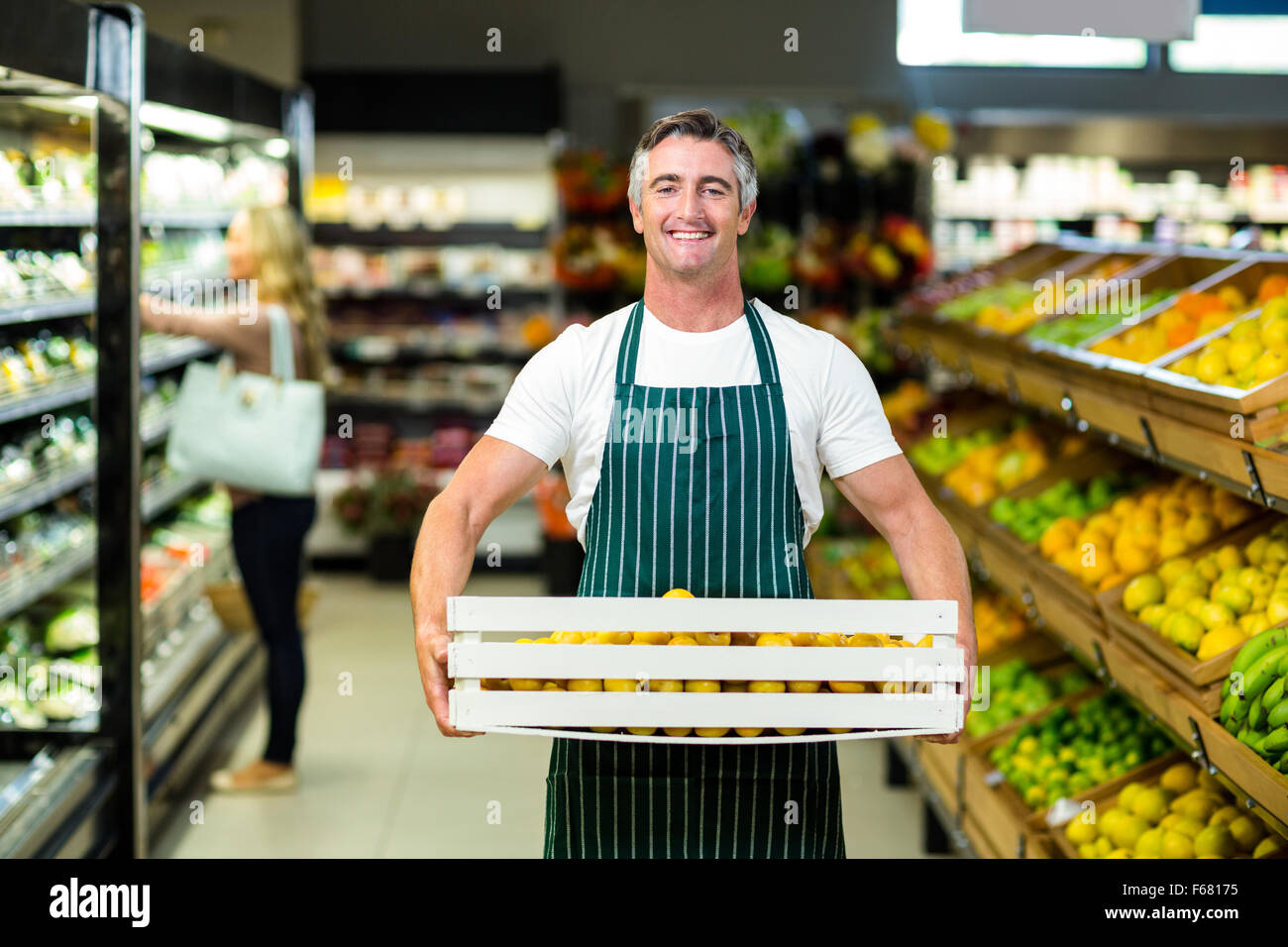 Supermarket worker hi-res stock photography and images - Alamy