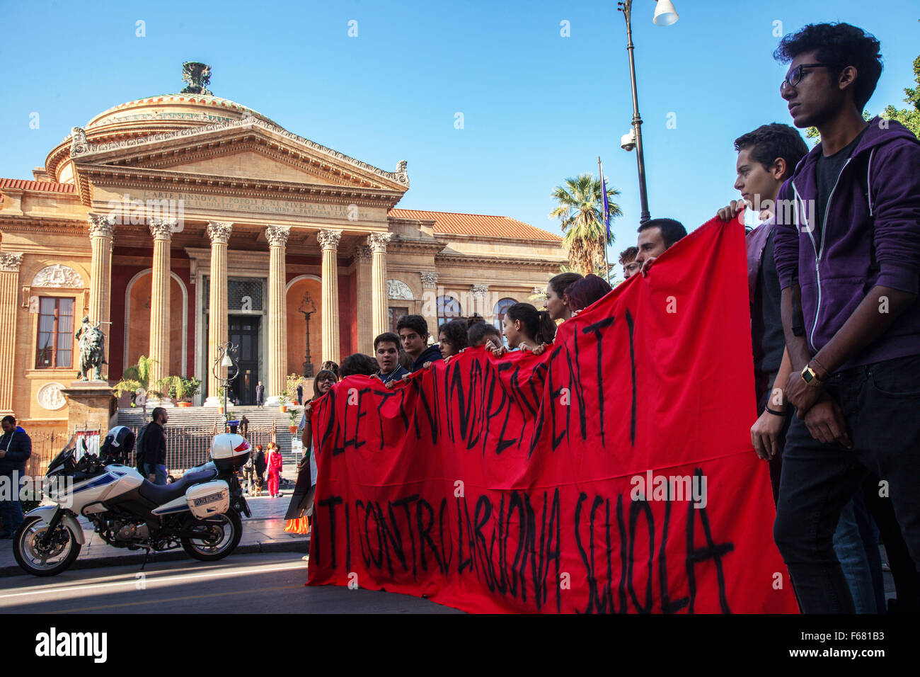 Palermo, Italy. 13th Nov, 2015. Hundreds of students march in Palermo ...