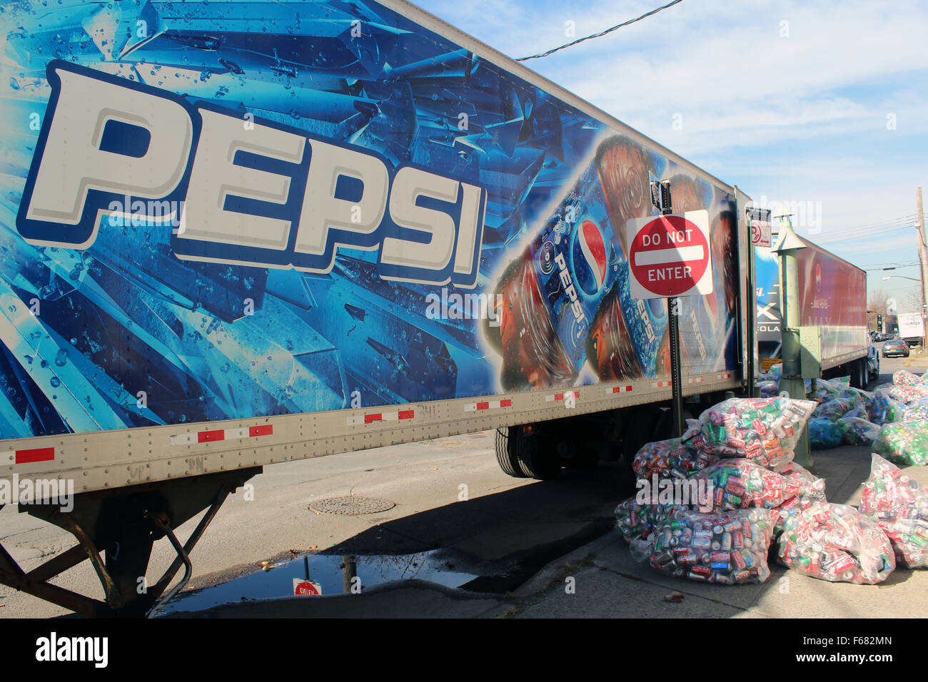 Micro trailer hi-res stock photography and images - Alamy