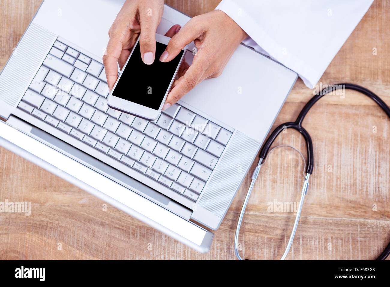 Doctor on smartphone screen hi-res stock photography and images - Alamy