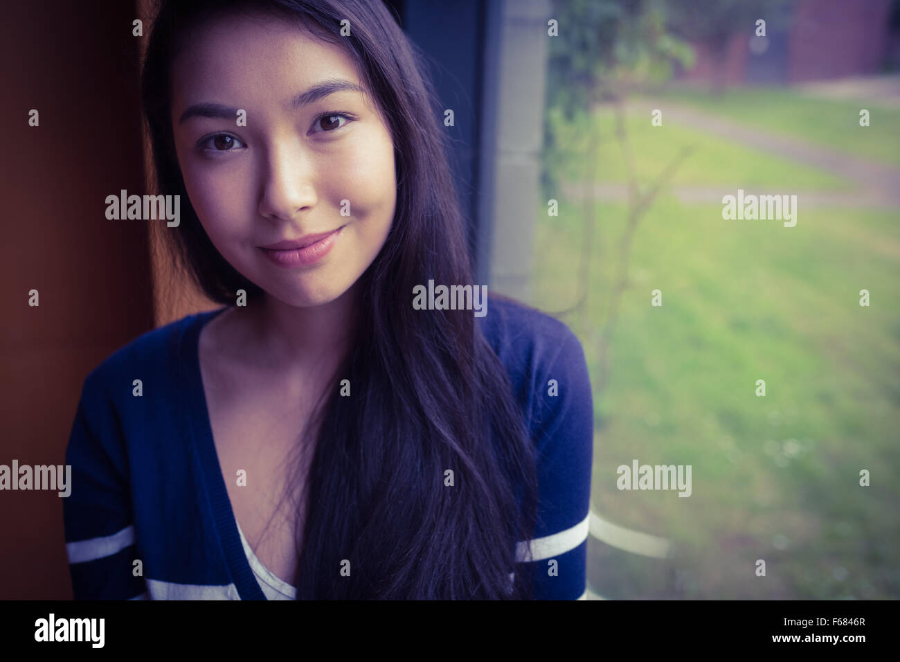 Leaning against glass hi-res stock photography and images - Alamy