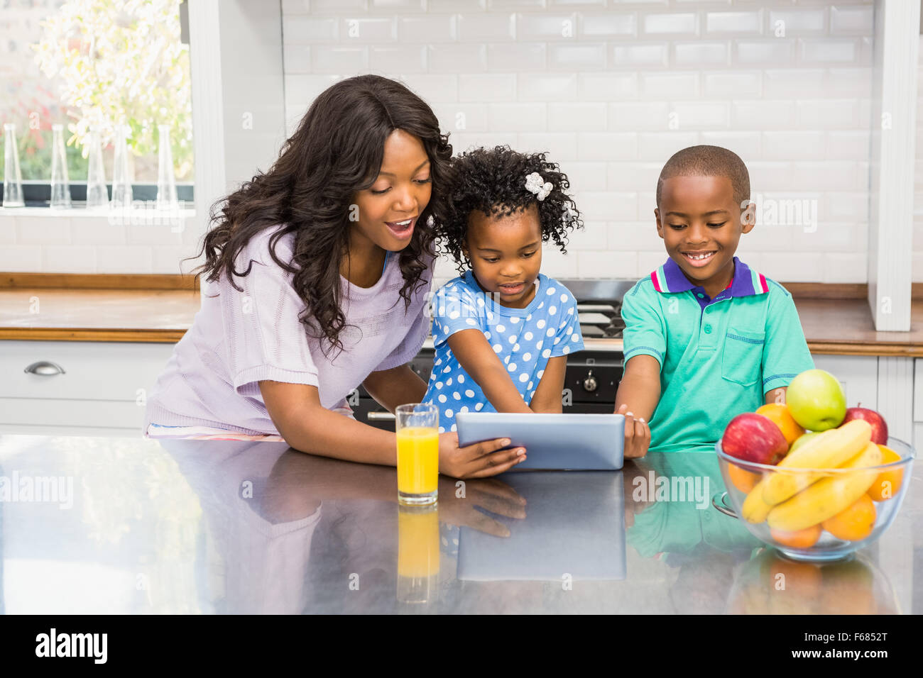 Children with tablet hi-res stock photography and images - Alamy