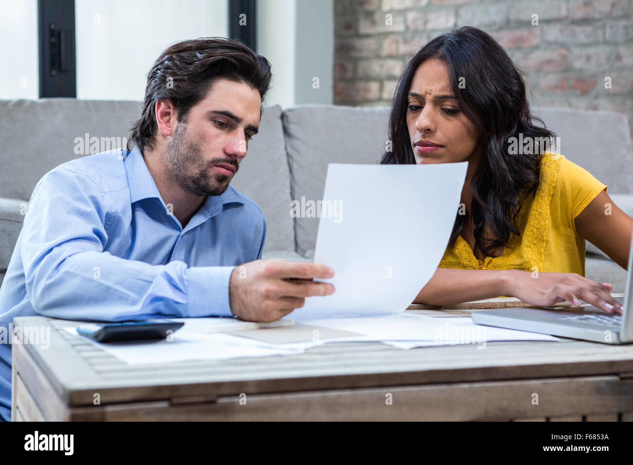 Paying in bills hi-res stock photography and images - Alamy