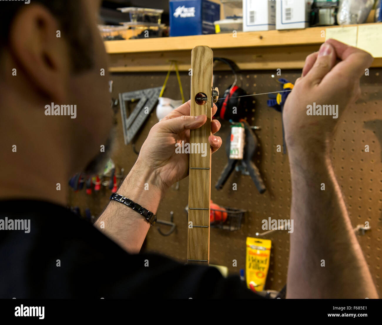 Rochester, New Hampshire, USA. 13th Nov, 2015. Instrument builder JASON ...