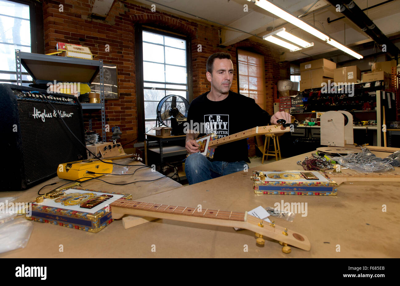 Rochester, New Hampshire, USA. 13th Nov, 2015. Instrument builder GLENN ...