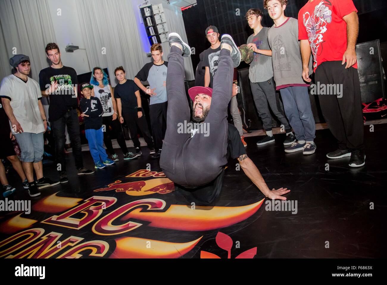 Breaking dance cypher hi-res stock photography and images - Alamy