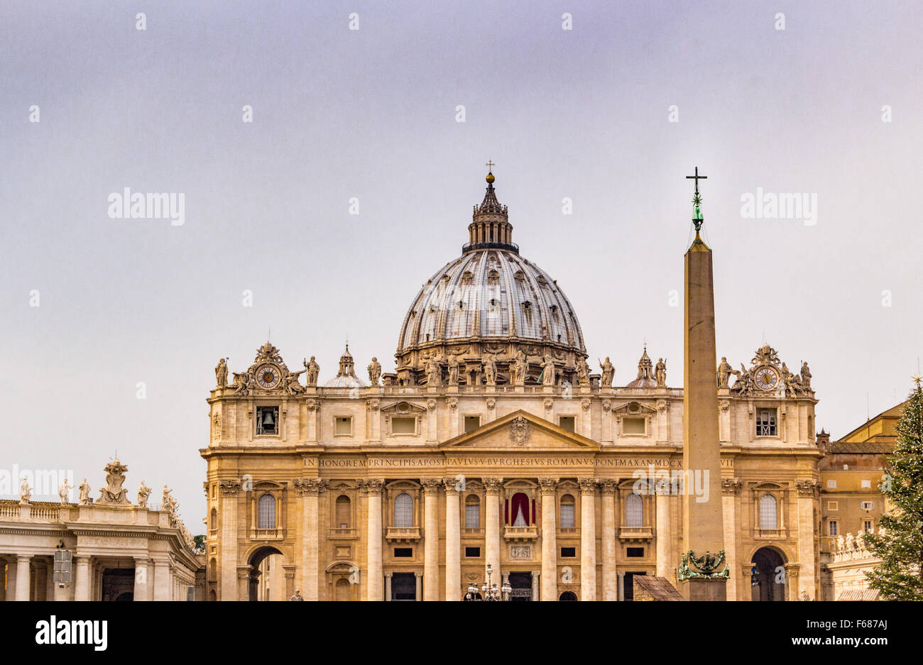 Saint Peter, Basilica in Vatican City: dome and facade Stock Photo - Alamy