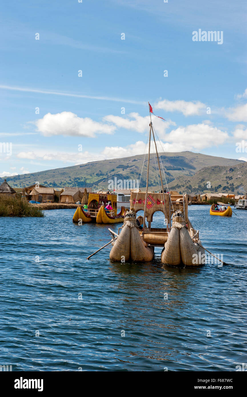 Floating boat hi-res stock photography and images - Alamy