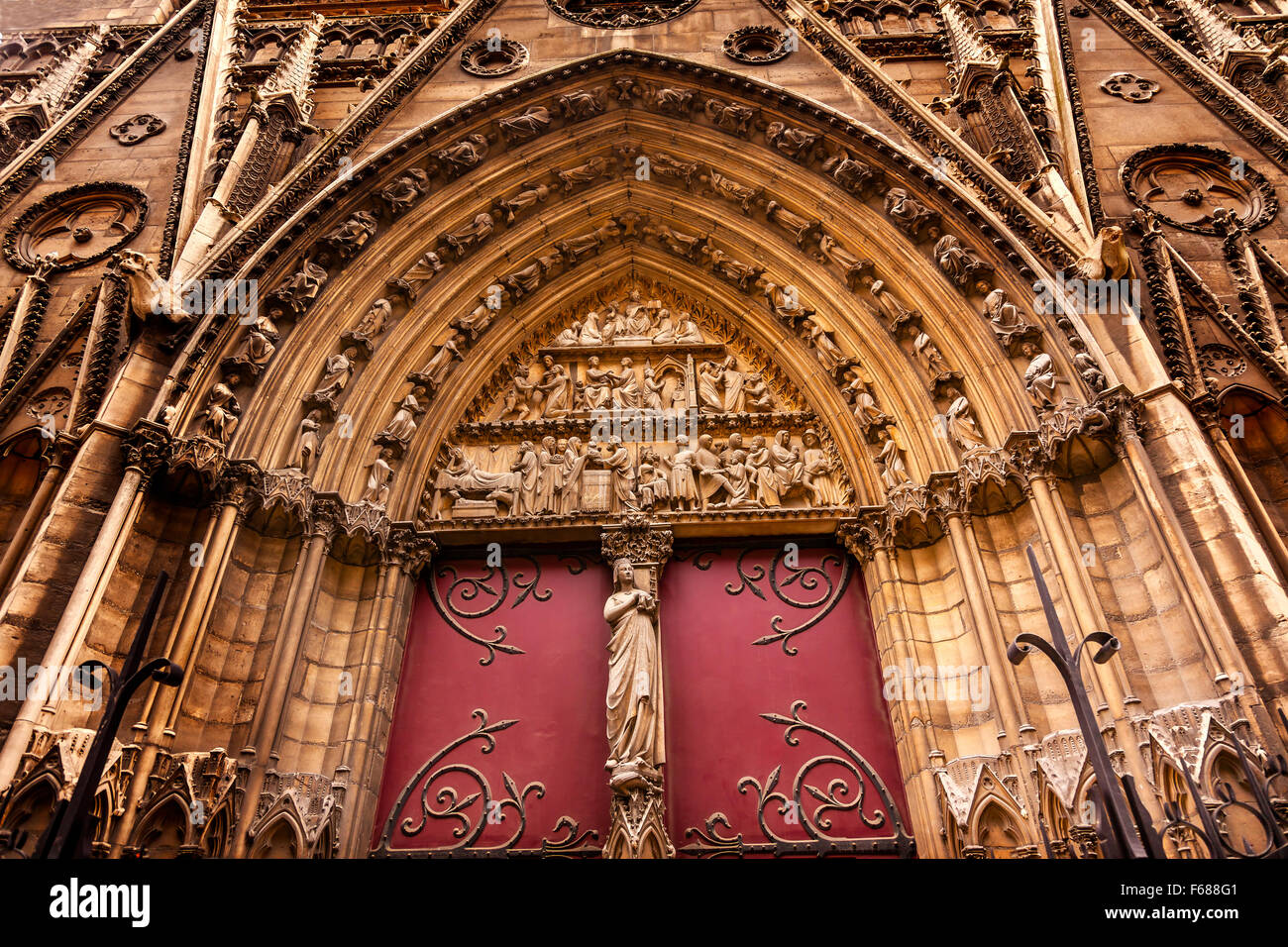 Paris notre dame cathedral door hi-res stock photography and images - Alamy
