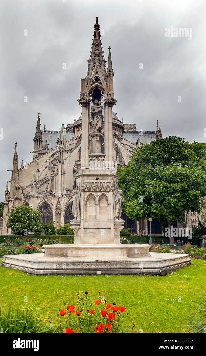 Rear Back Garden Overcast Skies Flying Buttresses Notre Dame Cathedral ...