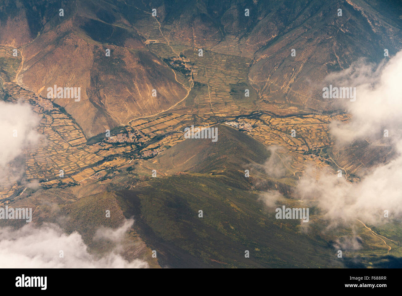 Tibetan landscape hi-res stock photography and images - Alamy