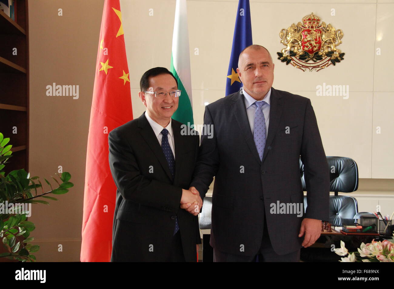 Sofia. 14th Nov, 2015. Bulgarian Prime Minister Boiko Borisov (R ...
