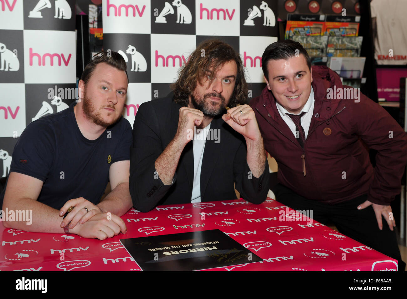 Reverend And The Makers performance and signing of their new album ...
