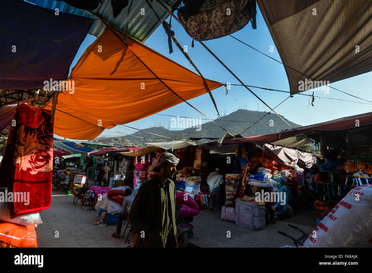Bush bazaar, black market in Kabul, Afghanistan Stock Photo - Alamy
