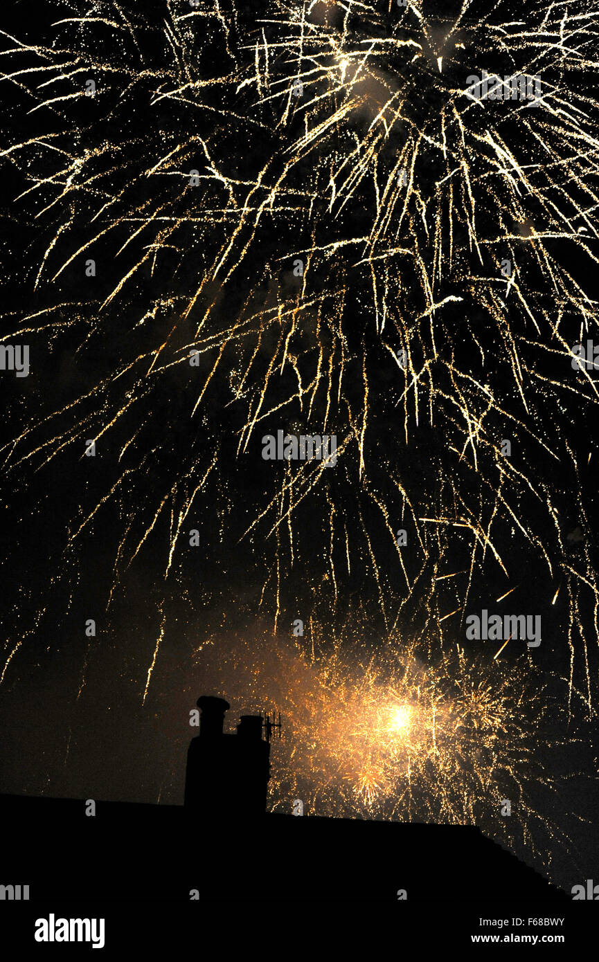 Fireworks light the sky at Lewes Bonfire 2015 celebrations this evening ...