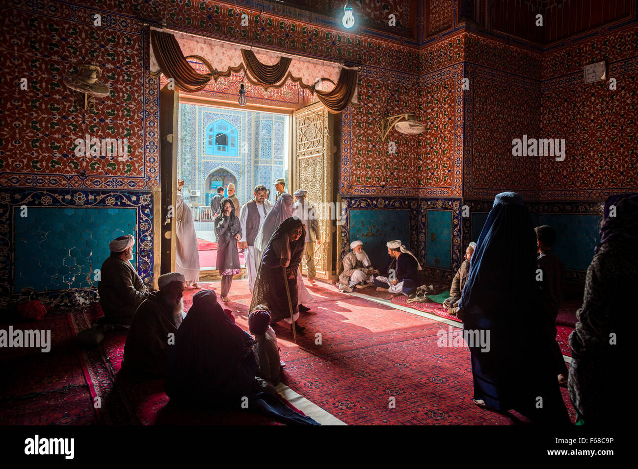 Shrine of Ali (Blue Mosque) in Mazar-i Sharif, Afghanistan Stock Photo ...