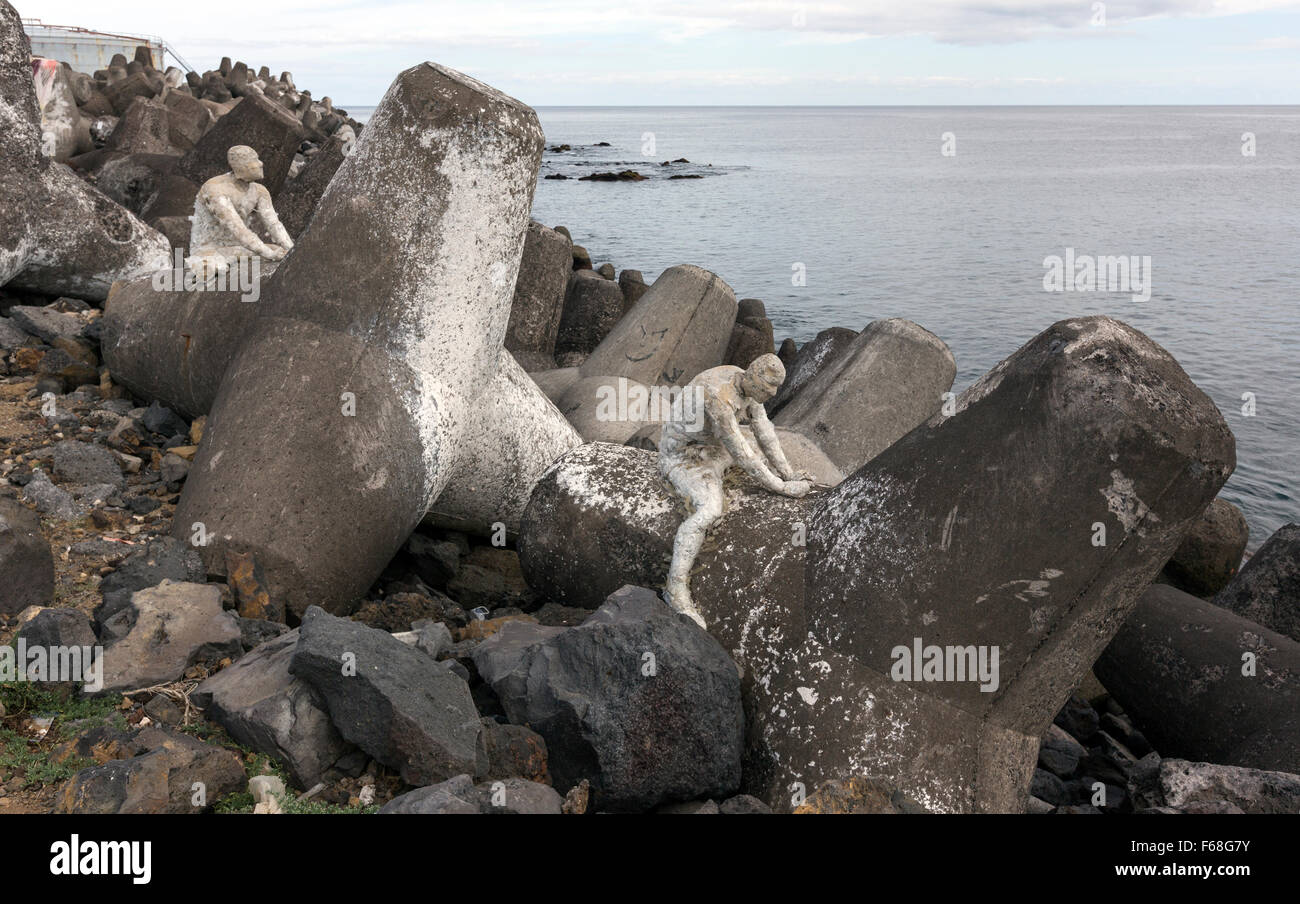 Dolos concrete blocks hi-res stock photography and images - Alamy