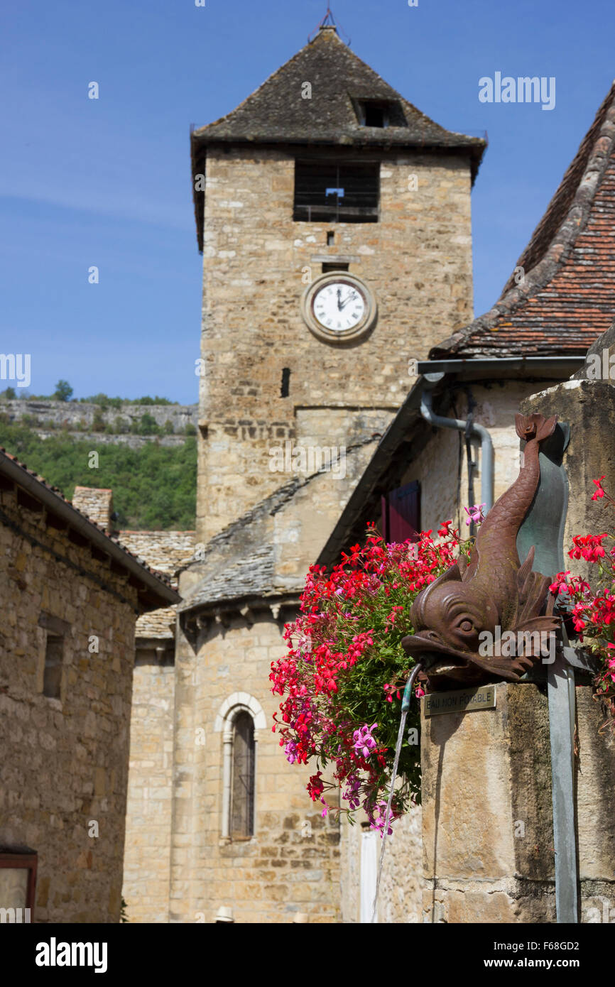 Autoire, Dordogne, church and water fountain Stock Photo - Alamy