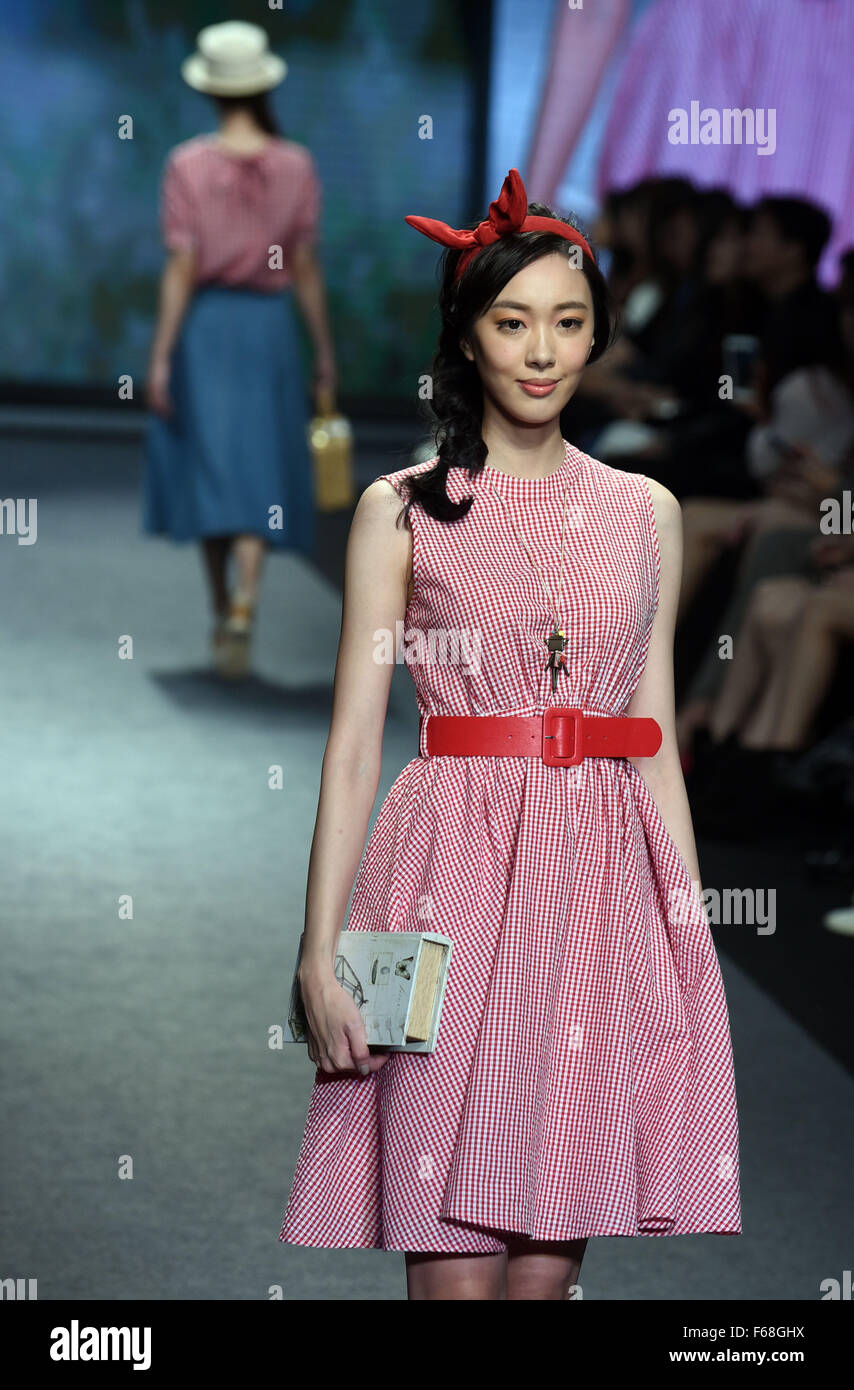 Taipei's Taiwan. 14th Nov, 2015. Models display creations by designers ...