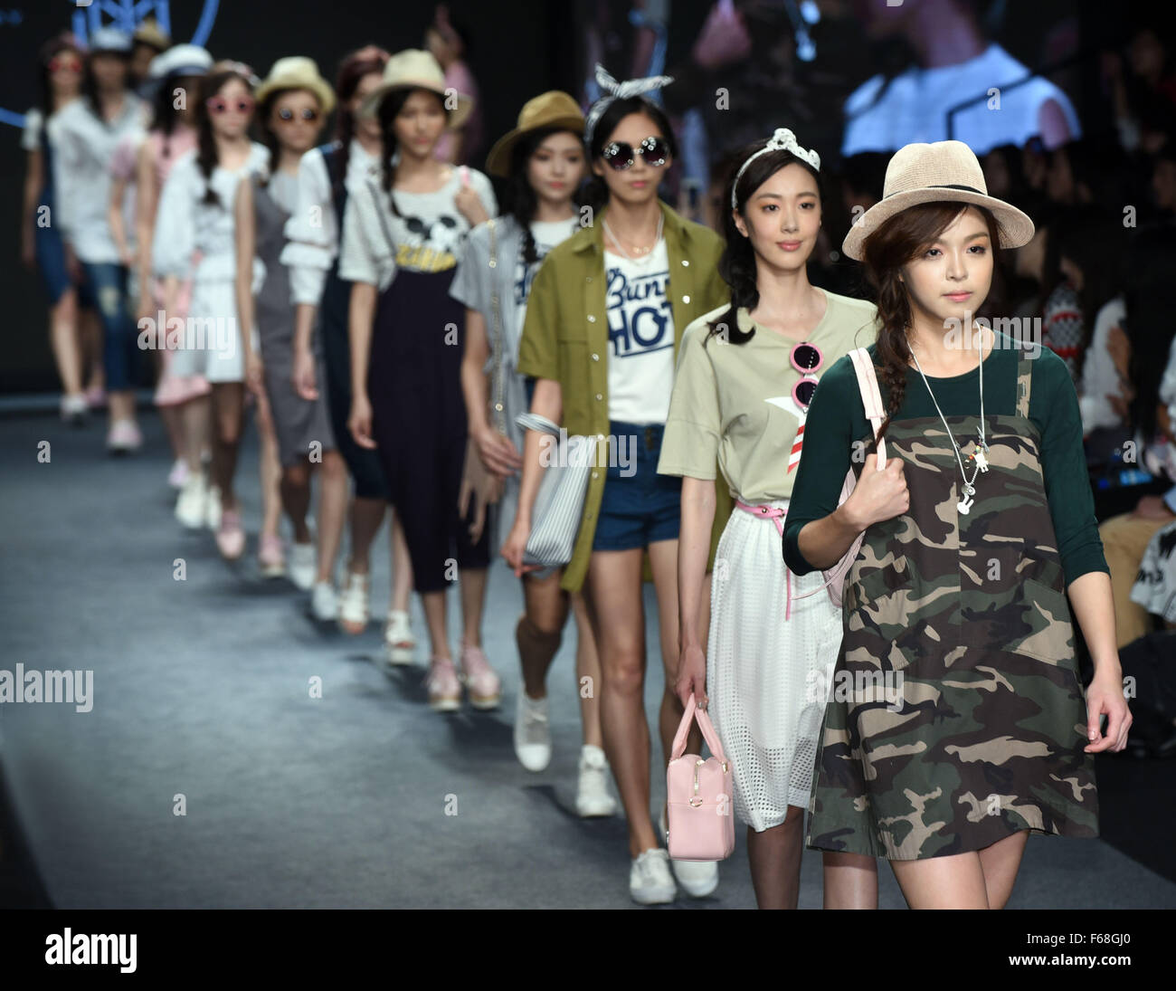 Taipei's Taiwan. 14th Nov, 2015. Models display creations by designers ...