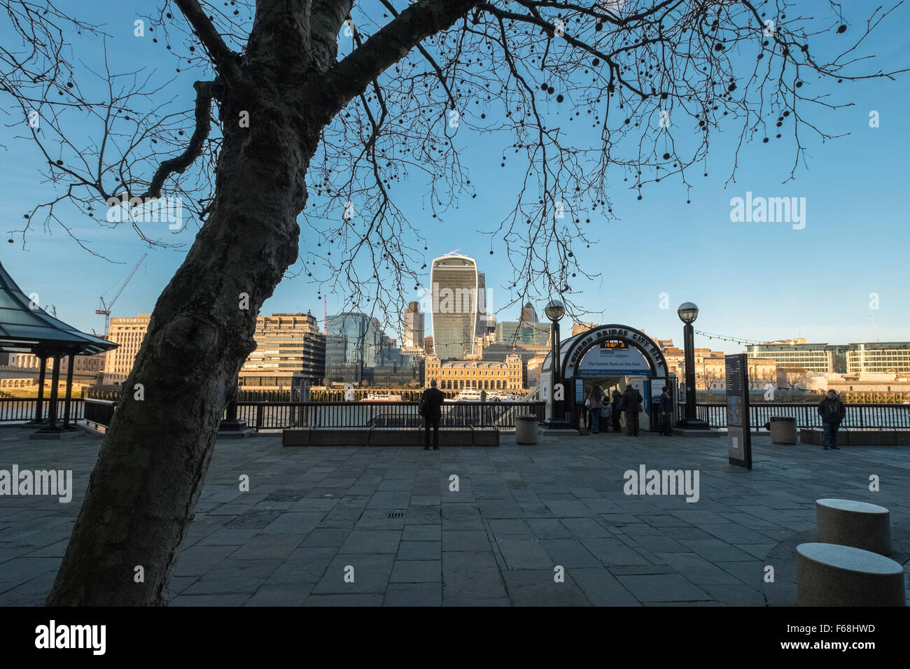 Thames Riverside Path, Southbank, London, England UK Stock Photo - Alamy
