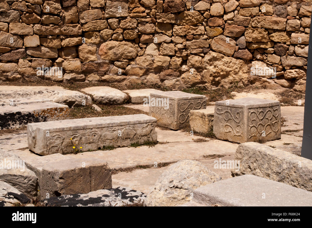 A complex of four temples built from 3250 BC onwards with coral ...