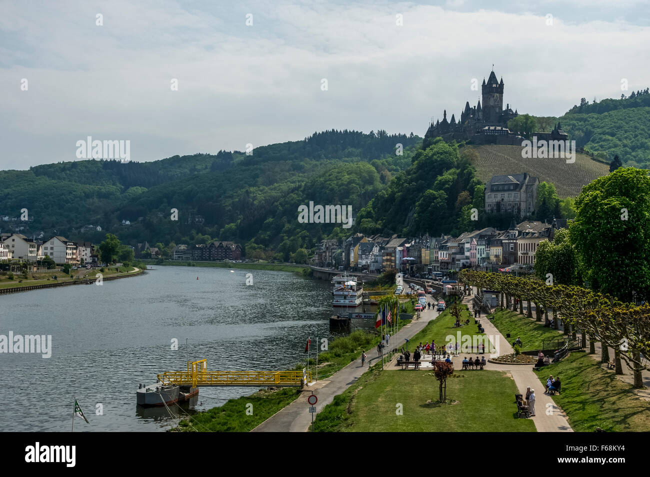 Cochem town street scene. The River Mosele and Reichsburg Fortress ...