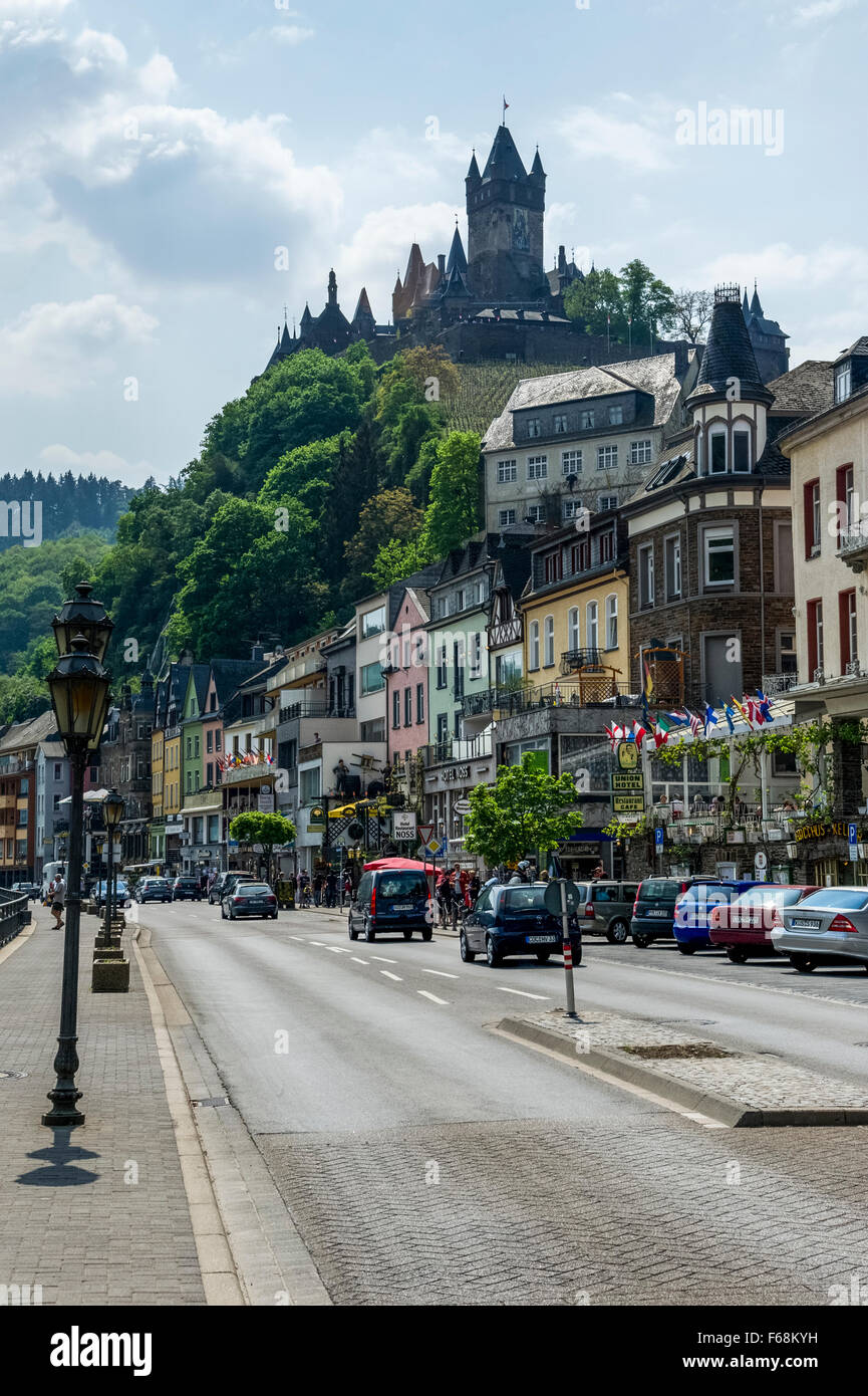 Cochem town street scene with the Reichsburg Fortress Stock Photo - Alamy