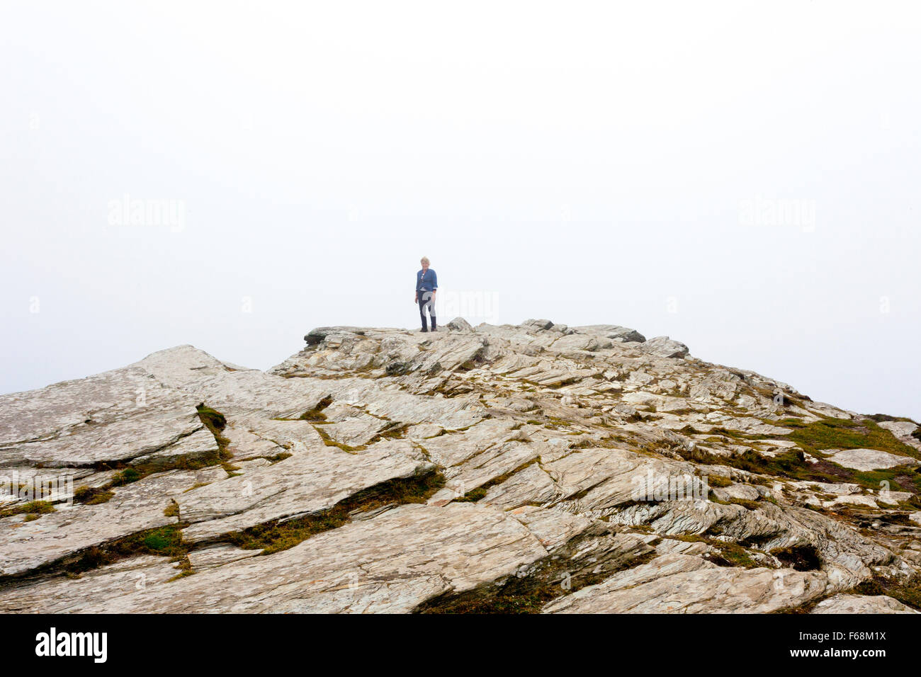 The Old Devonian slate rock strata at the summit of Tintagel Castle ...