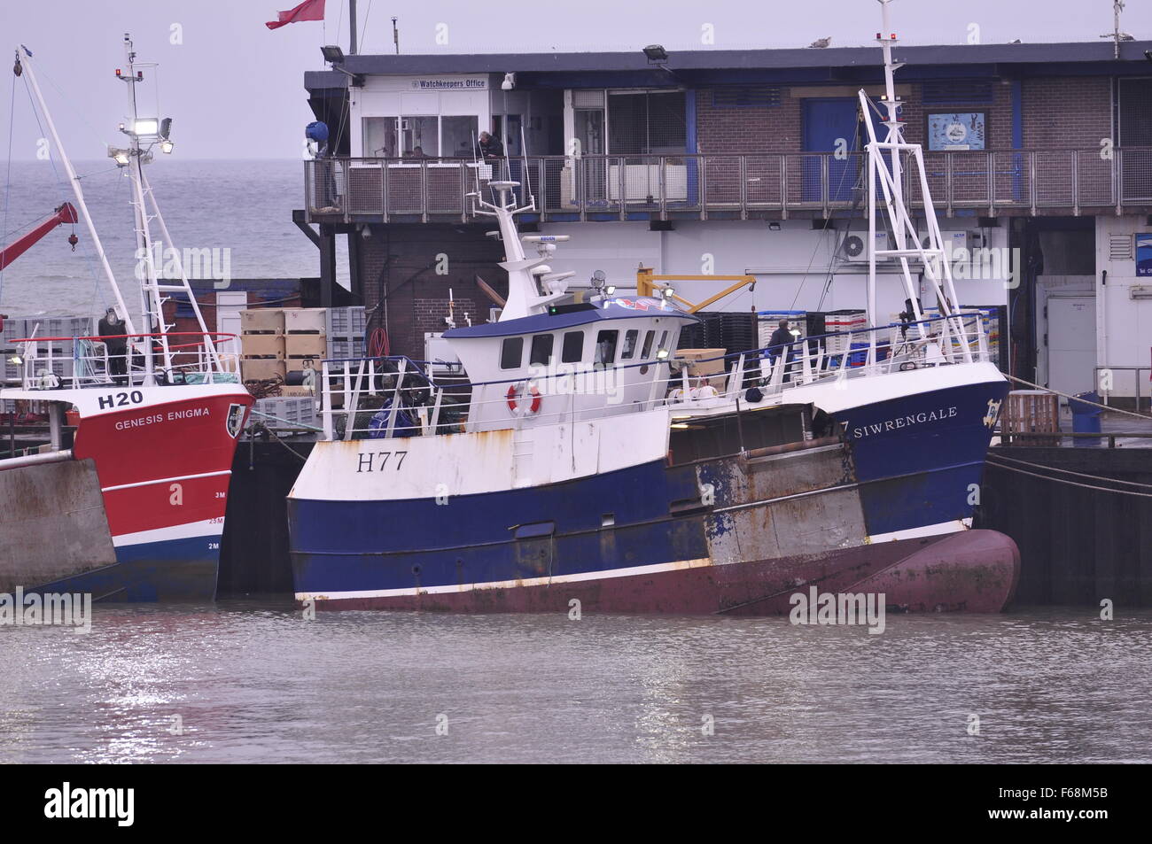 Bridlington harbour fishing trawlers hi-res stock photography and ...