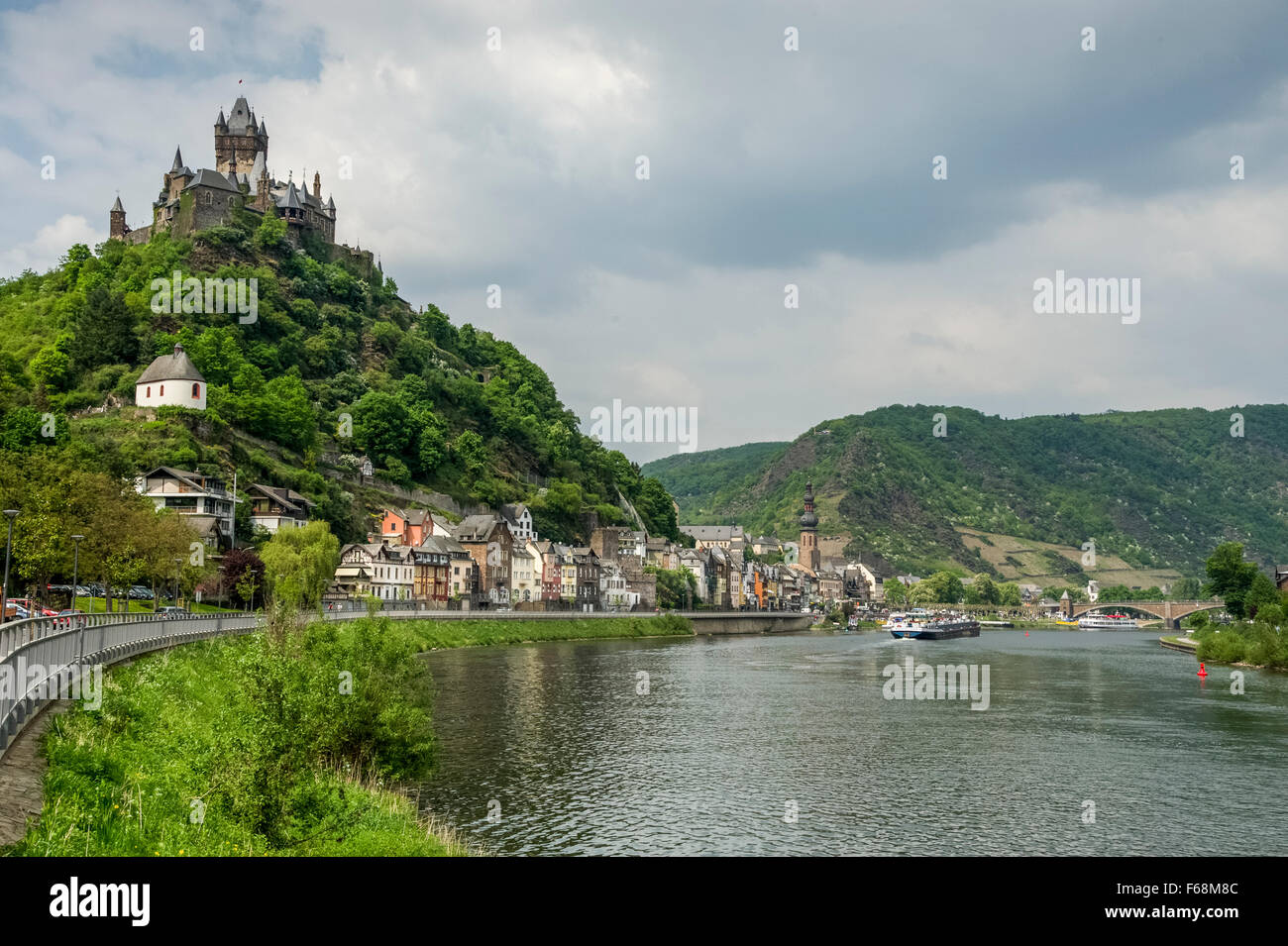 Cochem town street scene. The River Mosele and Reichsburg Fortress ...
