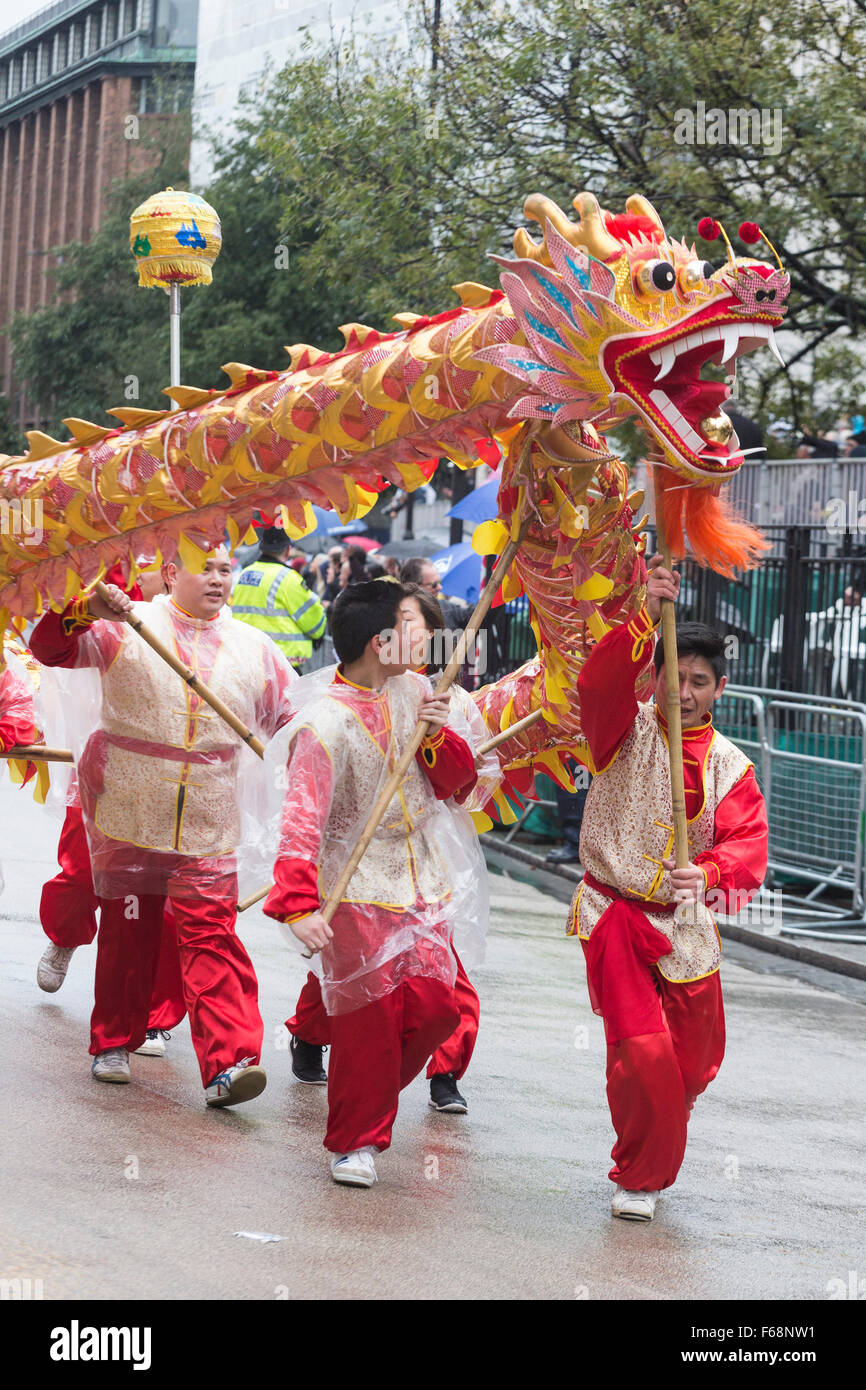 Dancers and pageantry hi-res stock photography and images - Alamy