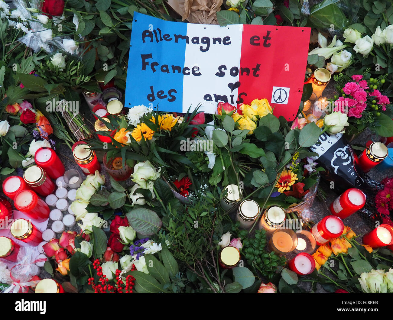 Berlin, Germany. 14th Nov, 2015. A note in French national colours ...