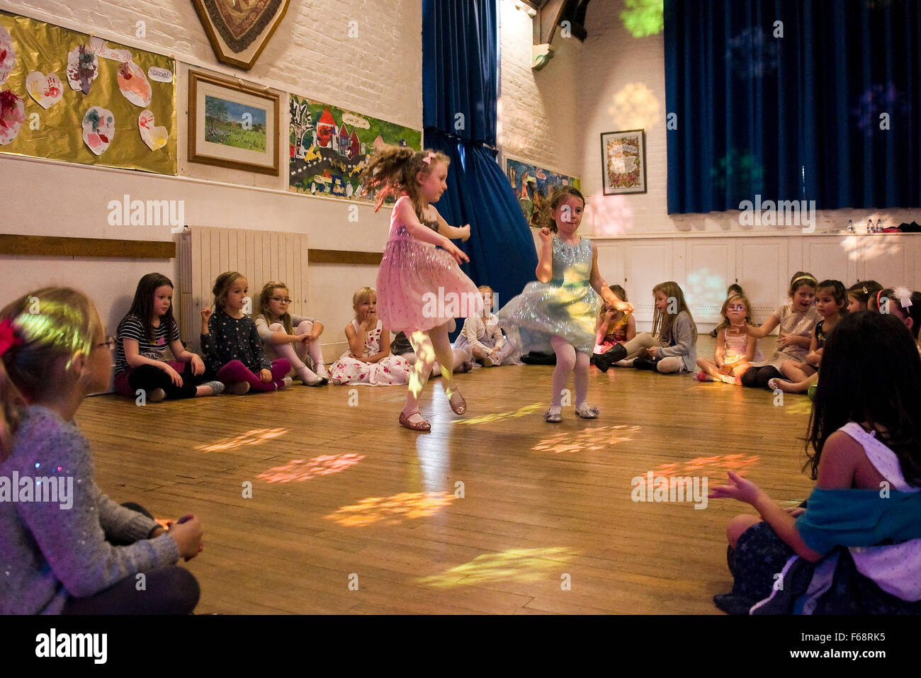 Kids dance party hi-res stock photography and images - Alamy