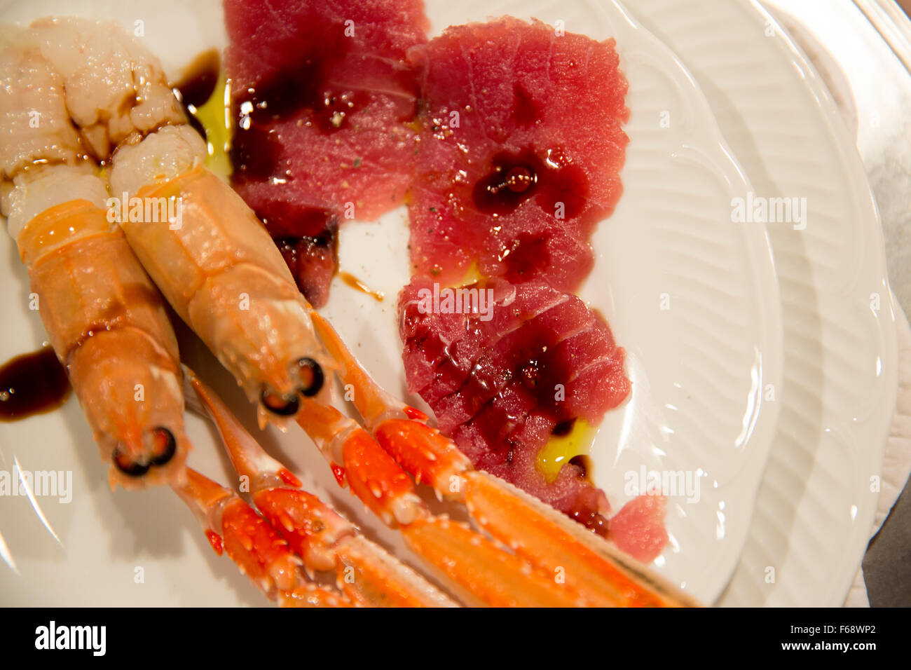 shrimp raw - uncooked fresh seafood scampi natural and fresh tuna Stock ...