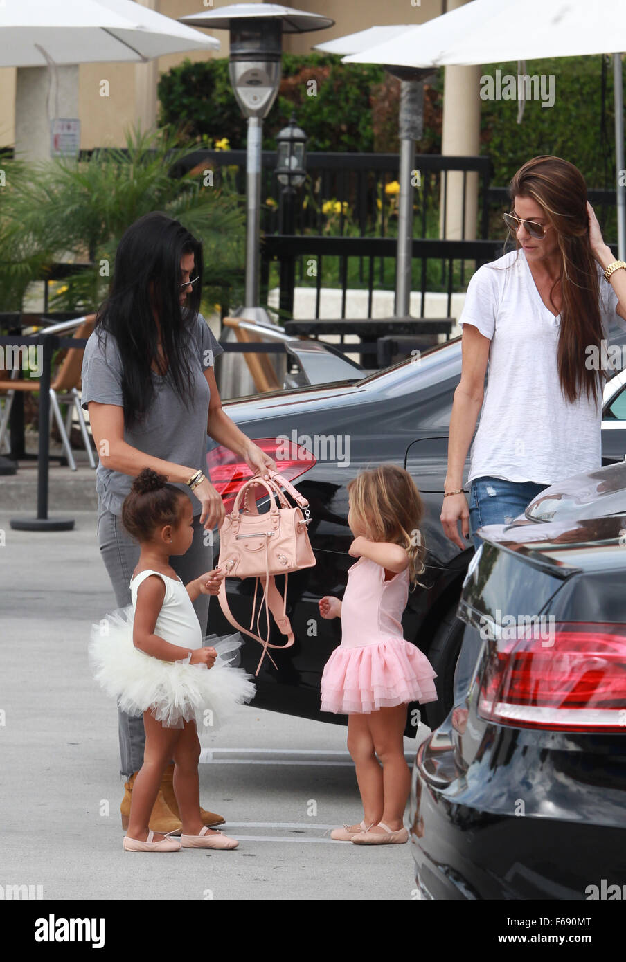 Kourtney Kardashian takes Penelope and North to ballet class in Encino ...