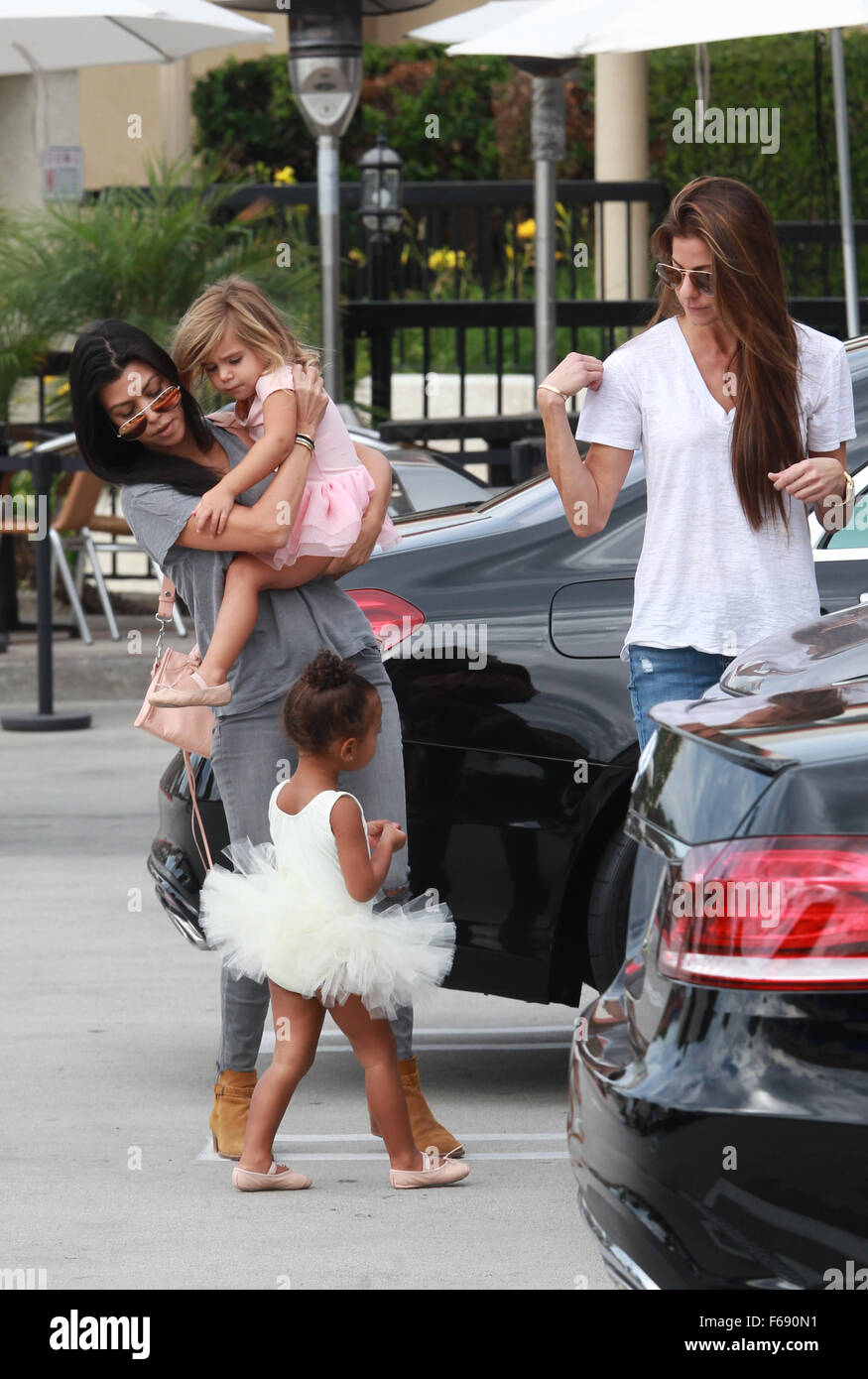 Kourtney Kardashian takes Penelope and North to ballet class in Encino ...