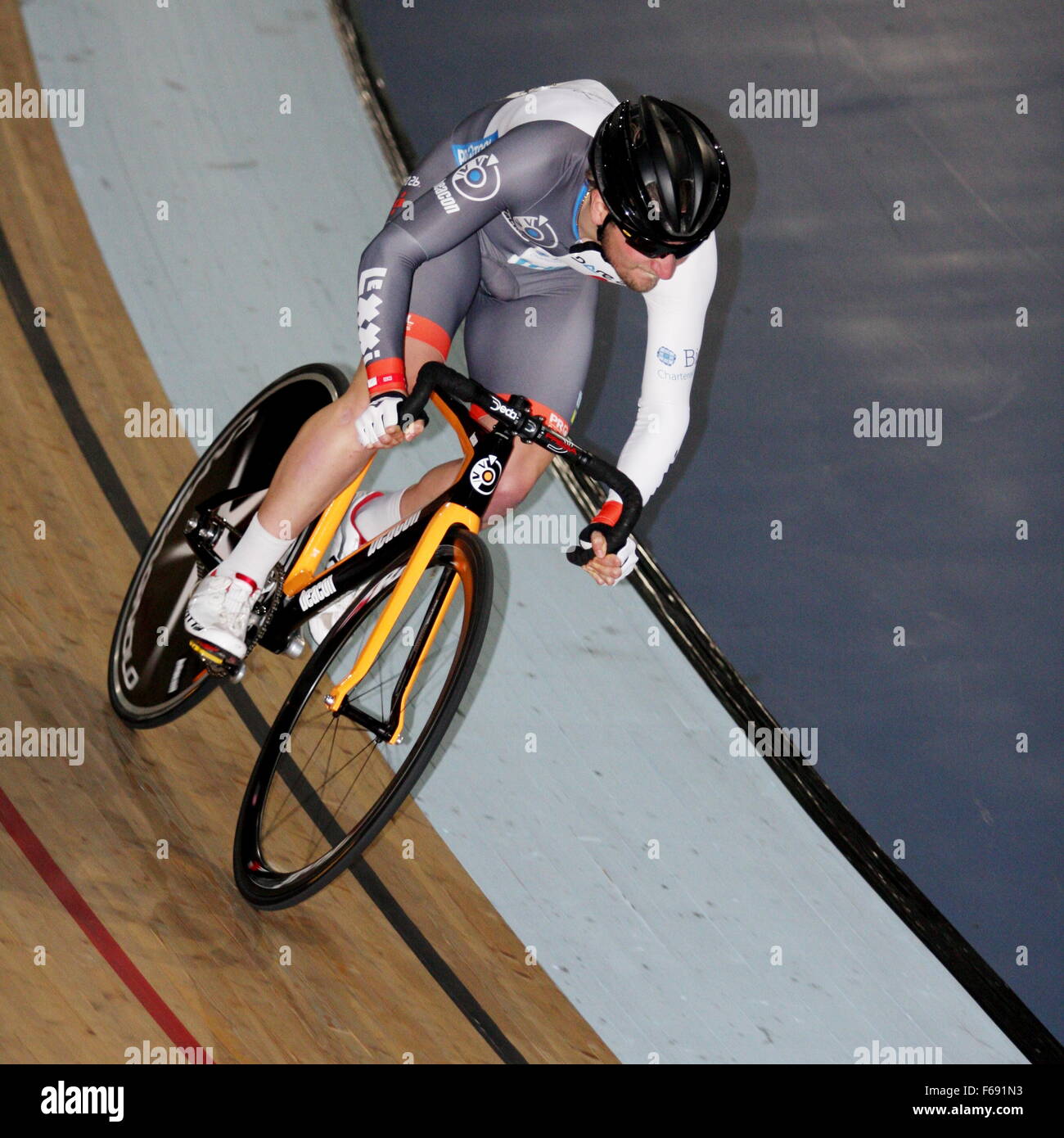 Lee Valley VeloPark, London, UK. 14th November 2015. Julian Pearson GBR ...
