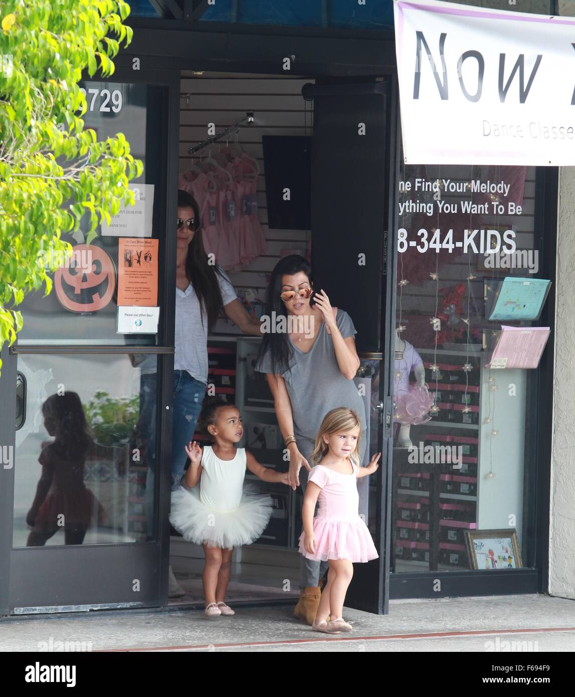 Kourtney Kardashian takes Penelope and North to ballet class in Encino ...