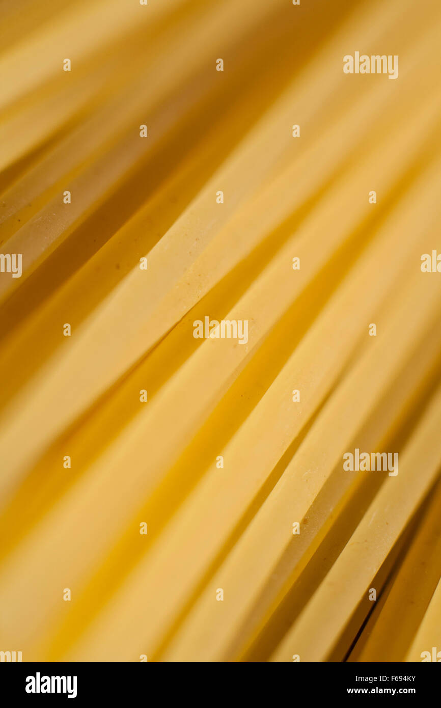 Macro close-up of raw spaghetti pasta Stock Photo - Alamy