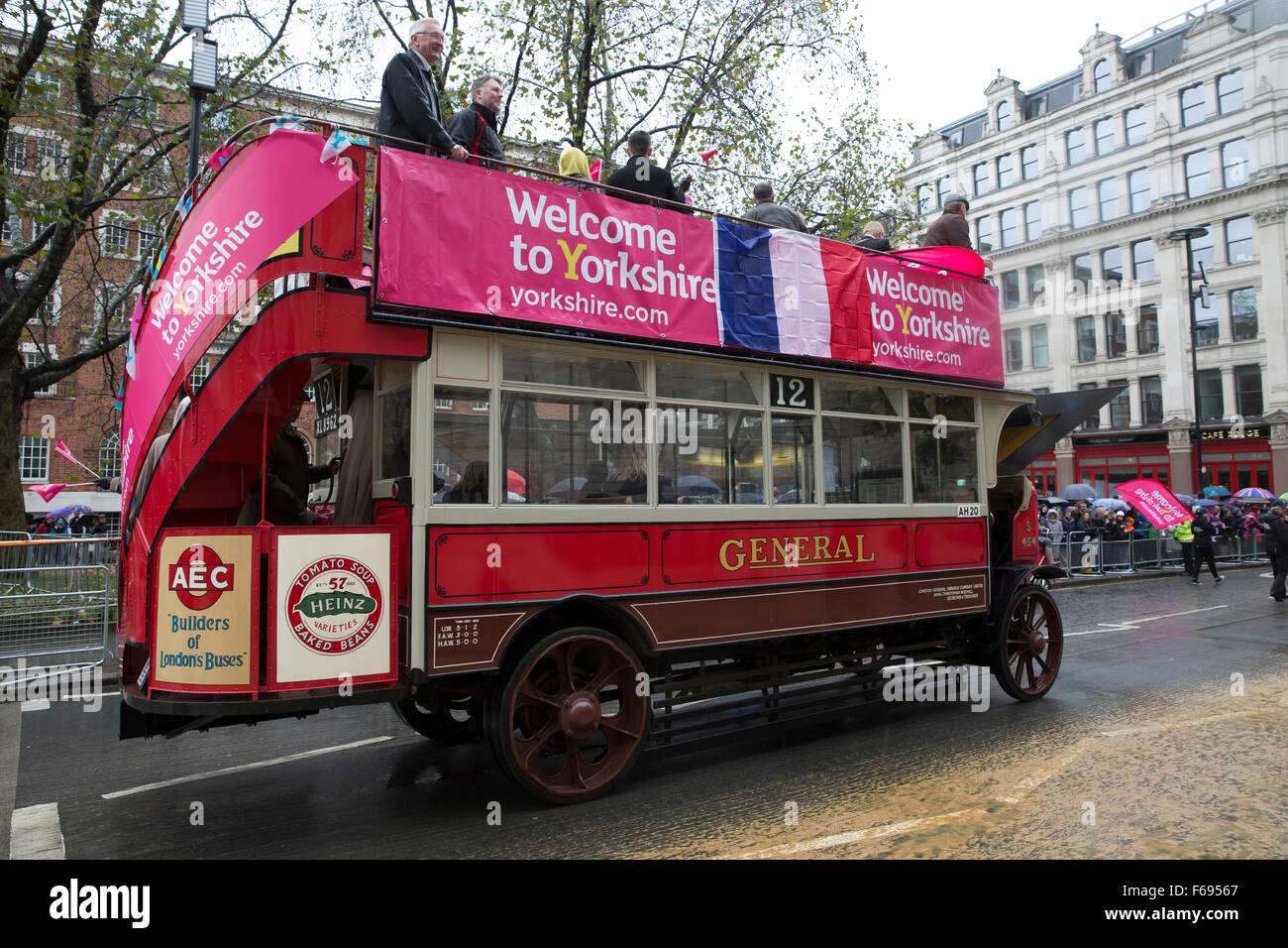 London rt bus High Resolution Stock Photography and Images - Alamy
