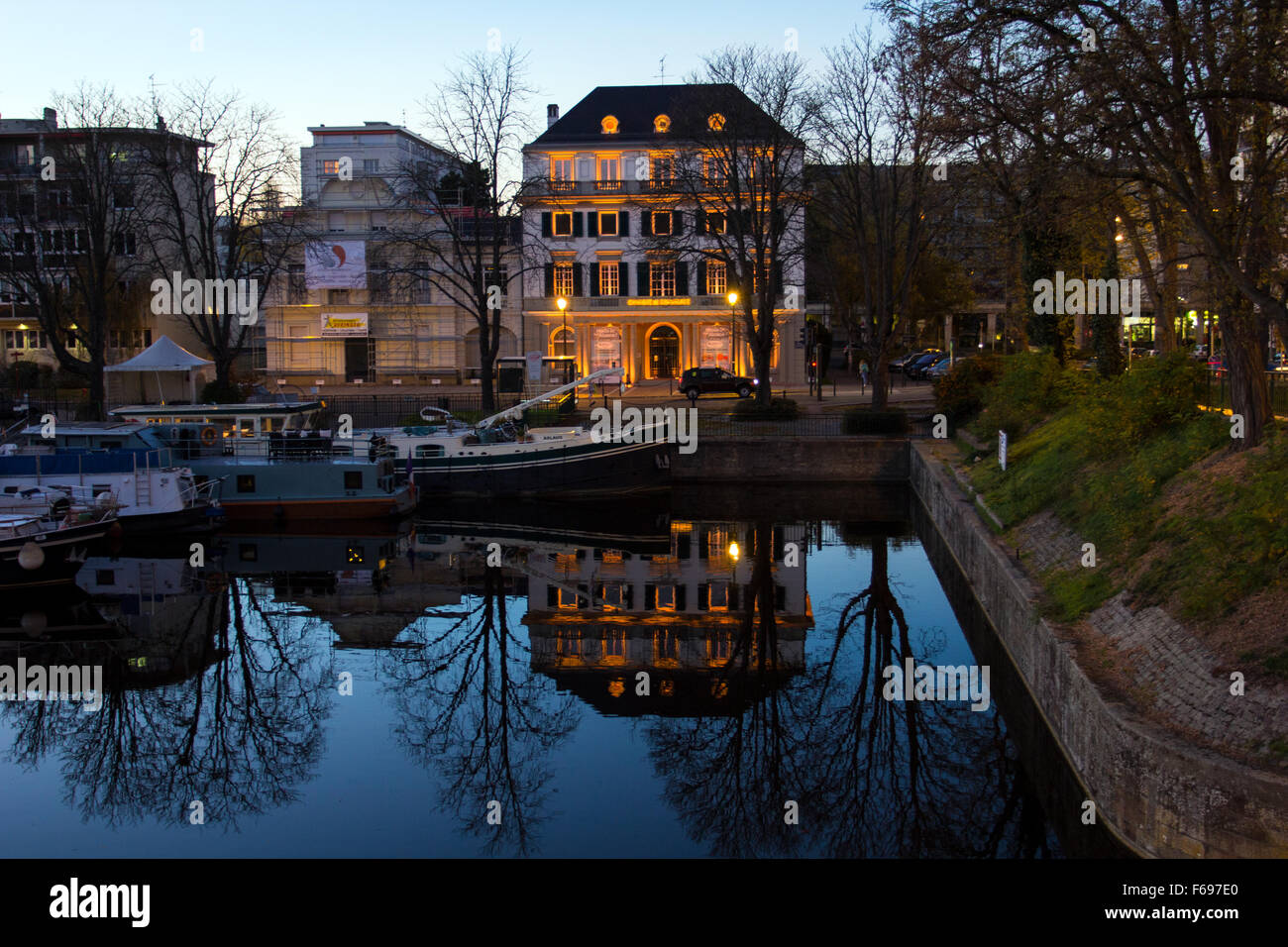 Canal basin hi-res stock photography and images - Alamy